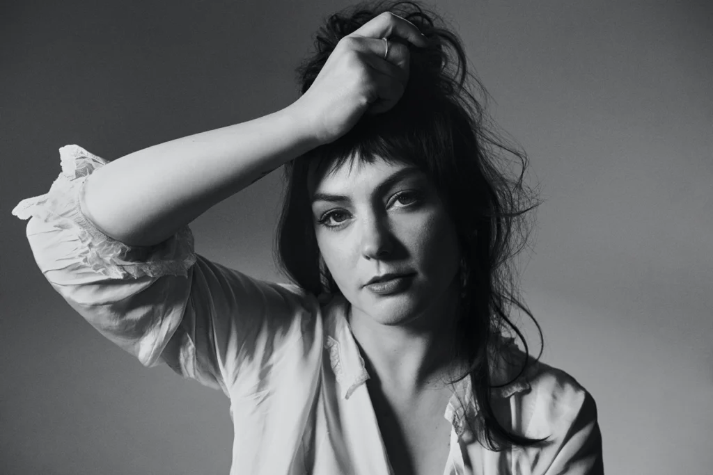 Angel Olsen reflete sobre autoconhecimento e aceitação - Laboratório Pop