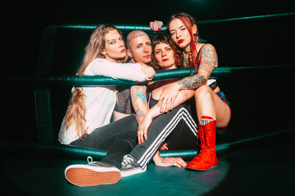 Novo clipe da The Mönic tem toques de Quentin Tarantino - Laboratório Pop