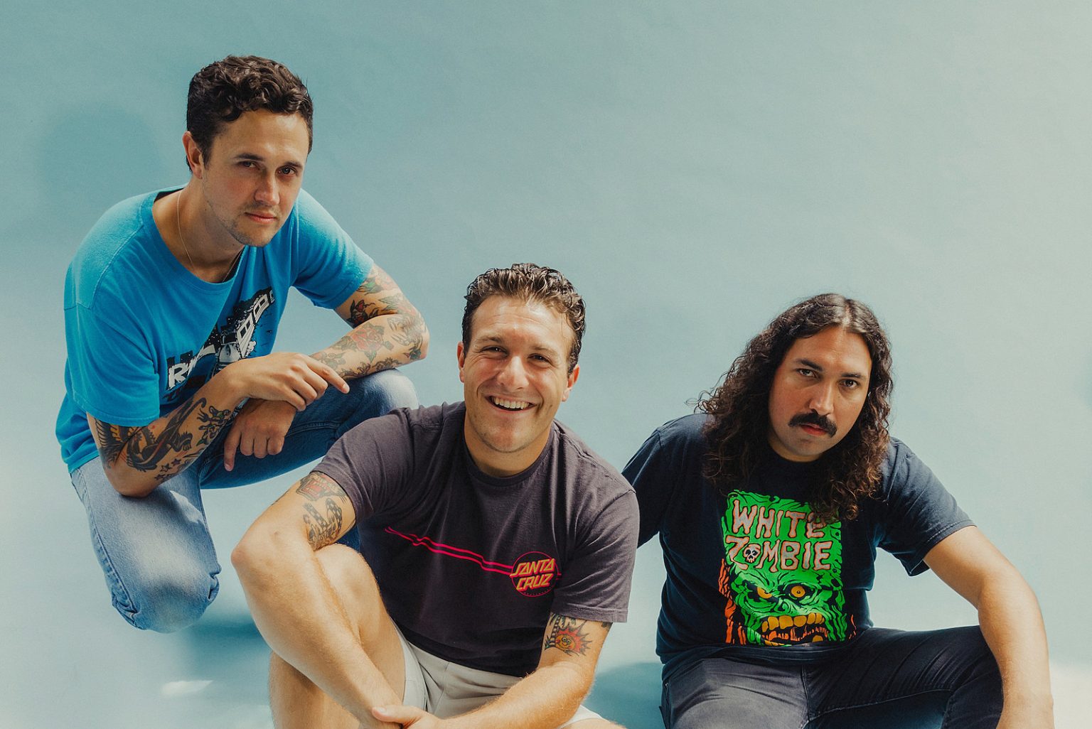 Power trio busca inspiração em filmes de ação e suspense - Laboratório Pop