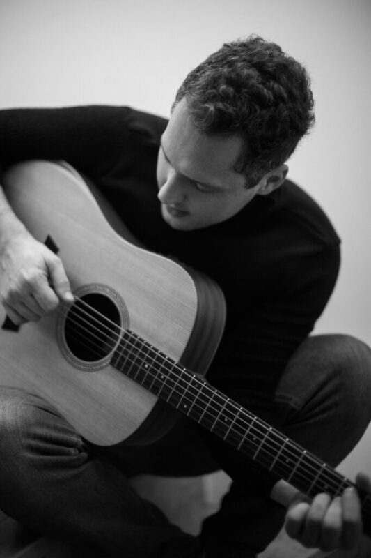Luca Latorre faz aposta intimista no novo EP"Nós 2 acústico ...