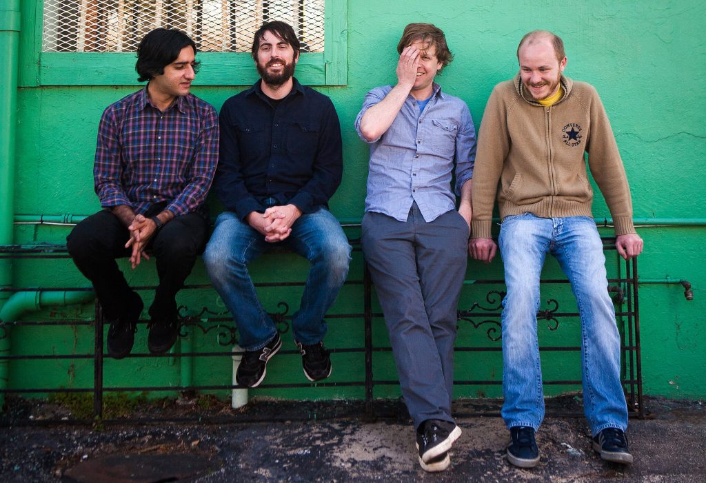 Explosions In The Sky Lança Primeira Prévia Do Novo álbum Laboratório Pop