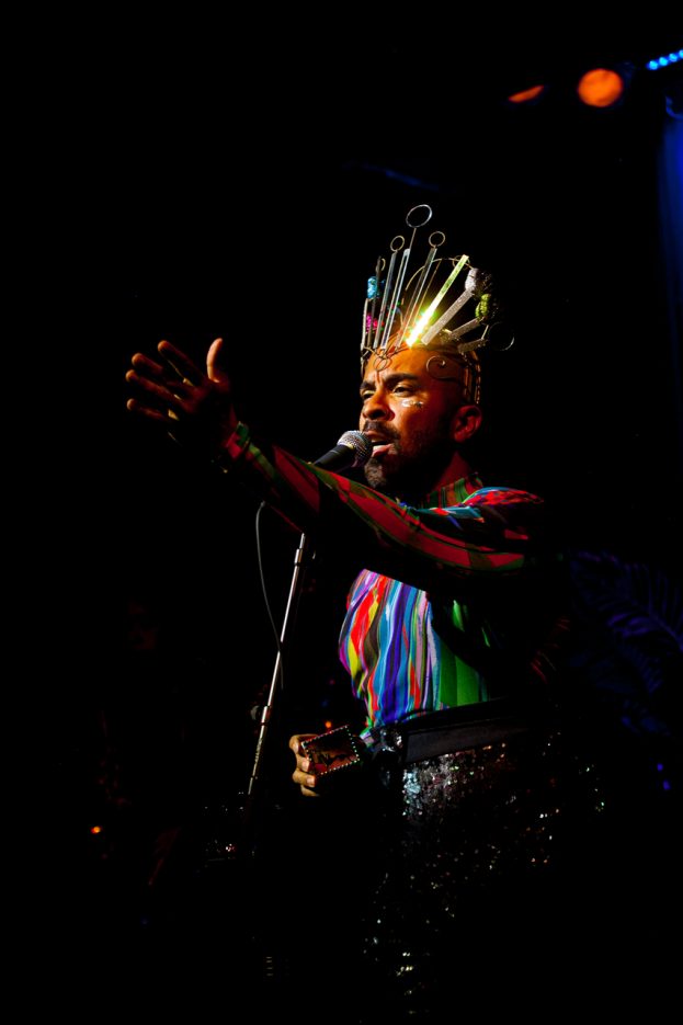 Bruno Capinan comemora 20 anos de carreira no SESC 24 de Maio - Laboratório Pop