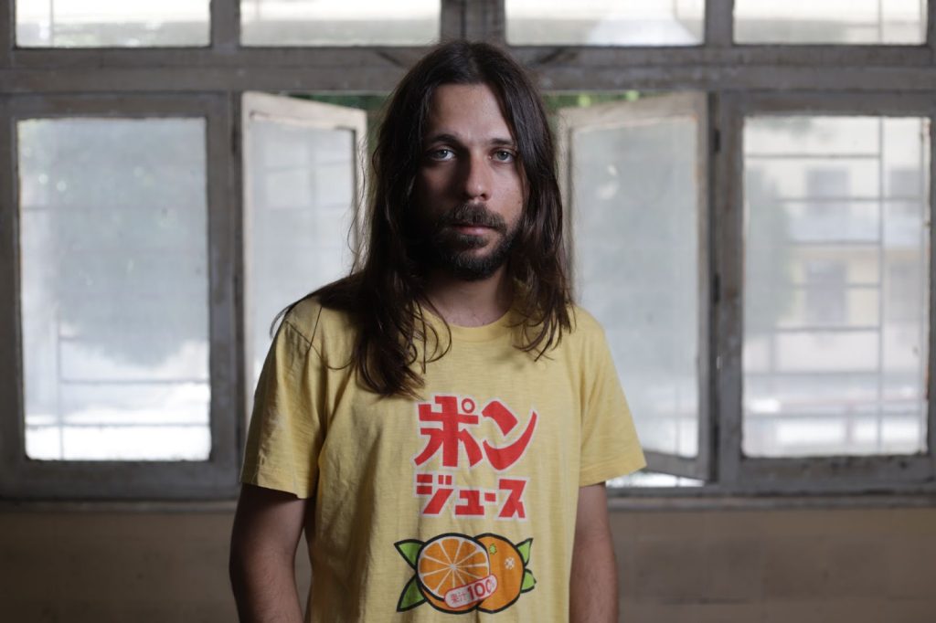 “Da tristeza à fúria", uma viagem pelas emoções no álbum de Alexandre ...